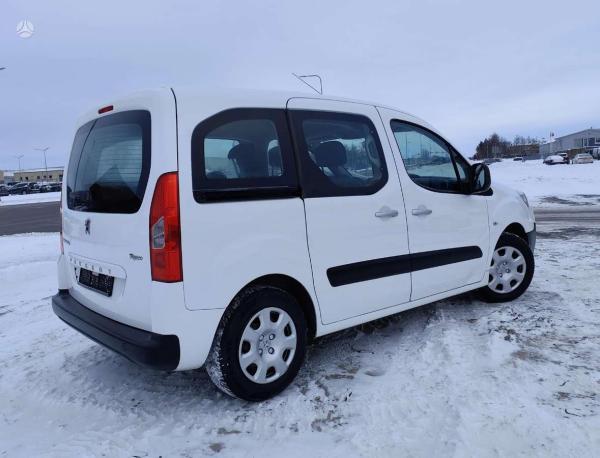 White Peugeot Partner 2011 in Siauliai, with an engine capacity of 1.56 L and mileage of 207 thousand km for 3350 €, photo 4 on AUTOMOTO.COM.LV