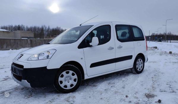 White Peugeot Partner 2011 in Siauliai, with an engine capacity of 1.56 L and mileage of 207 thousand km for 3350 €, photo 6 on AUTOMOTO.COM.LV