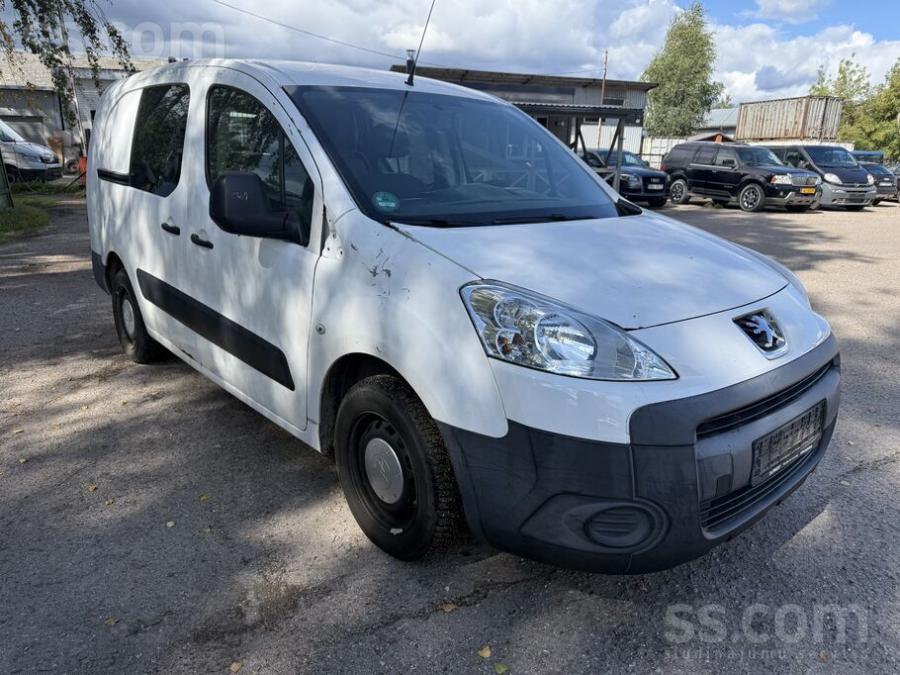 Balts Peugeot Partner 2011 Rīga, ar dzinēja tilpumu 1.60 L un nobraukumu 0 tūkst. km par 1300 €, foto 3 vietnē AUTOMOTO.COM.LV