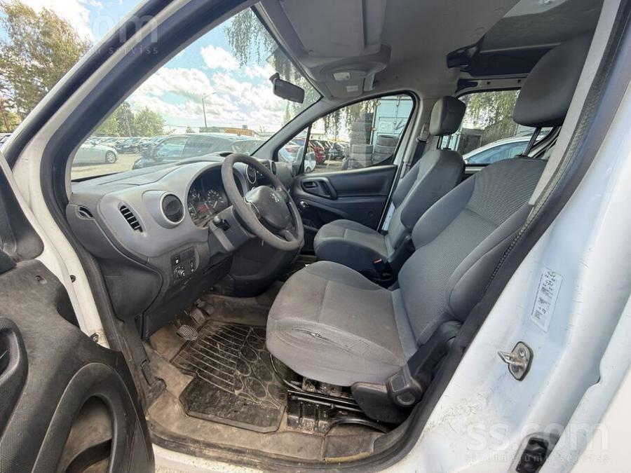 Balts Peugeot Partner 2011 Rīga, ar dzinēja tilpumu 1.60 L un nobraukumu 0 tūkst. km par 1300 €, foto 9 vietnē AUTOMOTO.COM.LV