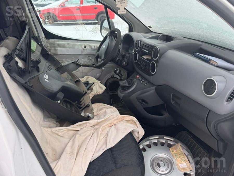 Balts Peugeot Partner 2011 Rīga, ar dzinēja tilpumu 1.50 L un nobraukumu 299 tūkst. km par 450 €, foto 5 vietnē AUTOMOTO.COM.LV