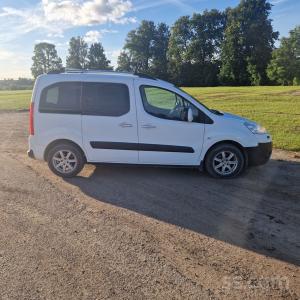 White Peugeot Partner 2011 in Dobele, with an engine capacity of 1.60 L and mileage of 277 thousand km for 2450 €, photo  on AUTOMOTO.COM.LV