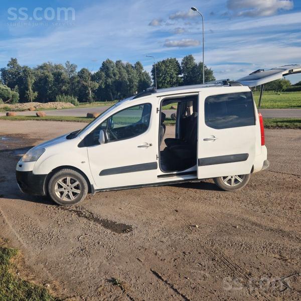 White Peugeot Partner 2011 in Dobele, with an engine capacity of 1.60 L and mileage of 277 thousand km for 2450 €, photo 5 on AUTOMOTO.COM.LV