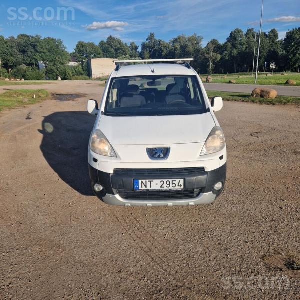 White Peugeot Partner 2011 in Dobele, with an engine capacity of 1.60 L and mileage of 277 thousand km for 2450 €, photo 6 on AUTOMOTO.COM.LV