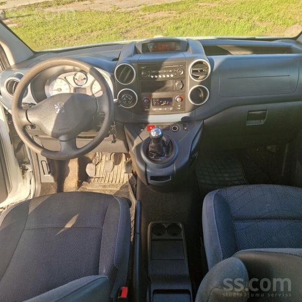 White Peugeot Partner 2011 in Dobele, with an engine capacity of 1.60 L and mileage of 277 thousand km for 2450 €, photo 8 on AUTOMOTO.COM.LV