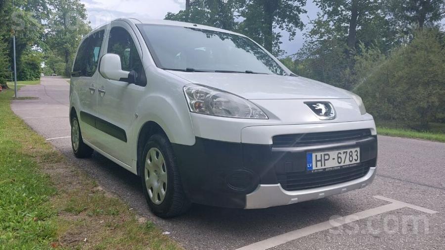 Balts Peugeot Partner 2011 Alūksne, ar dzinēja tilpumu 1.60 L un nobraukumu 0 tūkst. km par 1950 €, foto 3 vietnē AUTOMOTO.COM.LV