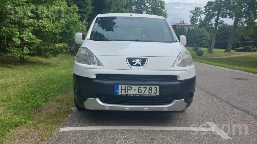 Balts Peugeot Partner 2011 Alūksne, ar dzinēja tilpumu 1.60 L un nobraukumu 0 tūkst. km par 1950 €, foto 4 vietnē AUTOMOTO.COM.LV