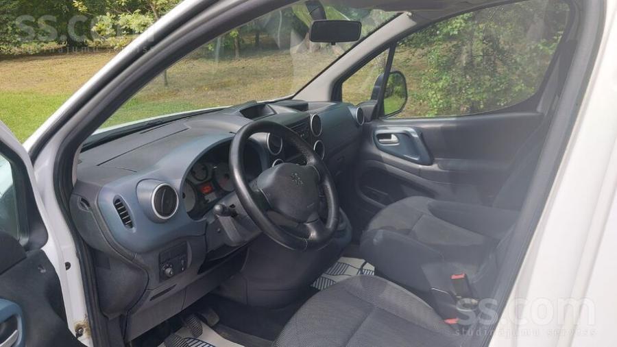 Balts Peugeot Partner 2011 Alūksne, ar dzinēja tilpumu 1.60 L un nobraukumu 0 tūkst. km par 1950 €, foto 14 vietnē AUTOMOTO.COM.LV