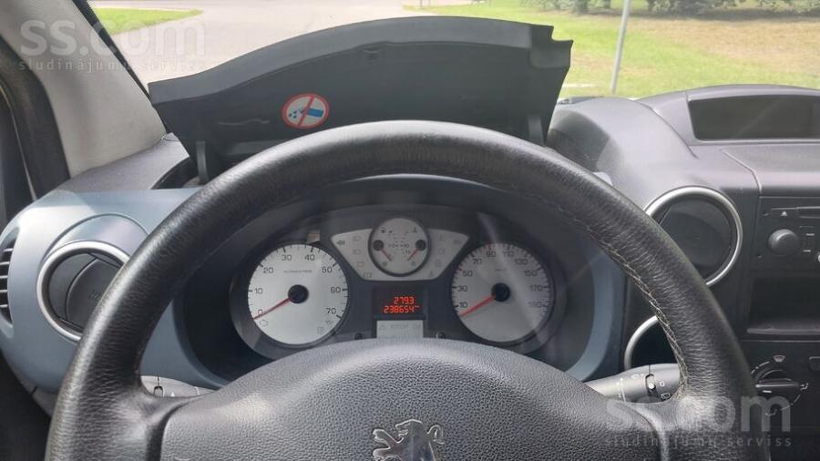 Balts Peugeot Partner 2011 Alūksne, ar dzinēja tilpumu 1.60 L un nobraukumu 0 tūkst. km par 1950 €, foto 16 vietnē AUTOMOTO.COM.LV