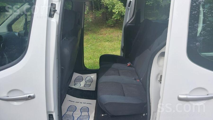 Balts Peugeot Partner 2011 Alūksne, ar dzinēja tilpumu 1.60 L un nobraukumu 0 tūkst. km par 1950 €, foto 22 vietnē AUTOMOTO.COM.LV