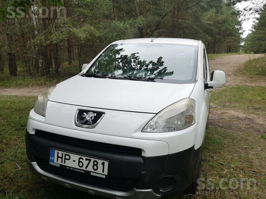 Balts Peugeot Partner 2011 Rīga, ar dzinēja tilpumu 1.60 L un nobraukumu 190 tūkst. km par 3600 €, foto 3 vietnē AUTOMOTO.COM.LV