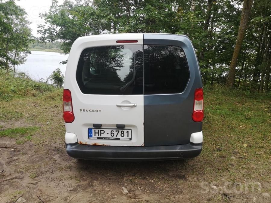 Balts Peugeot Partner 2011 Rīga, ar dzinēja tilpumu 1.60 L un nobraukumu 190 tūkst. km par 3600 €, foto 4 vietnē AUTOMOTO.COM.LV