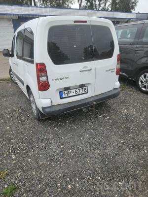 Balts Peugeot Partner 2011 Rīga, ar dzinēja tilpumu 1.60 L un nobraukumu 264 tūkst. km par 2300 €, foto 5 vietnē AUTOMOTO.COM.LV