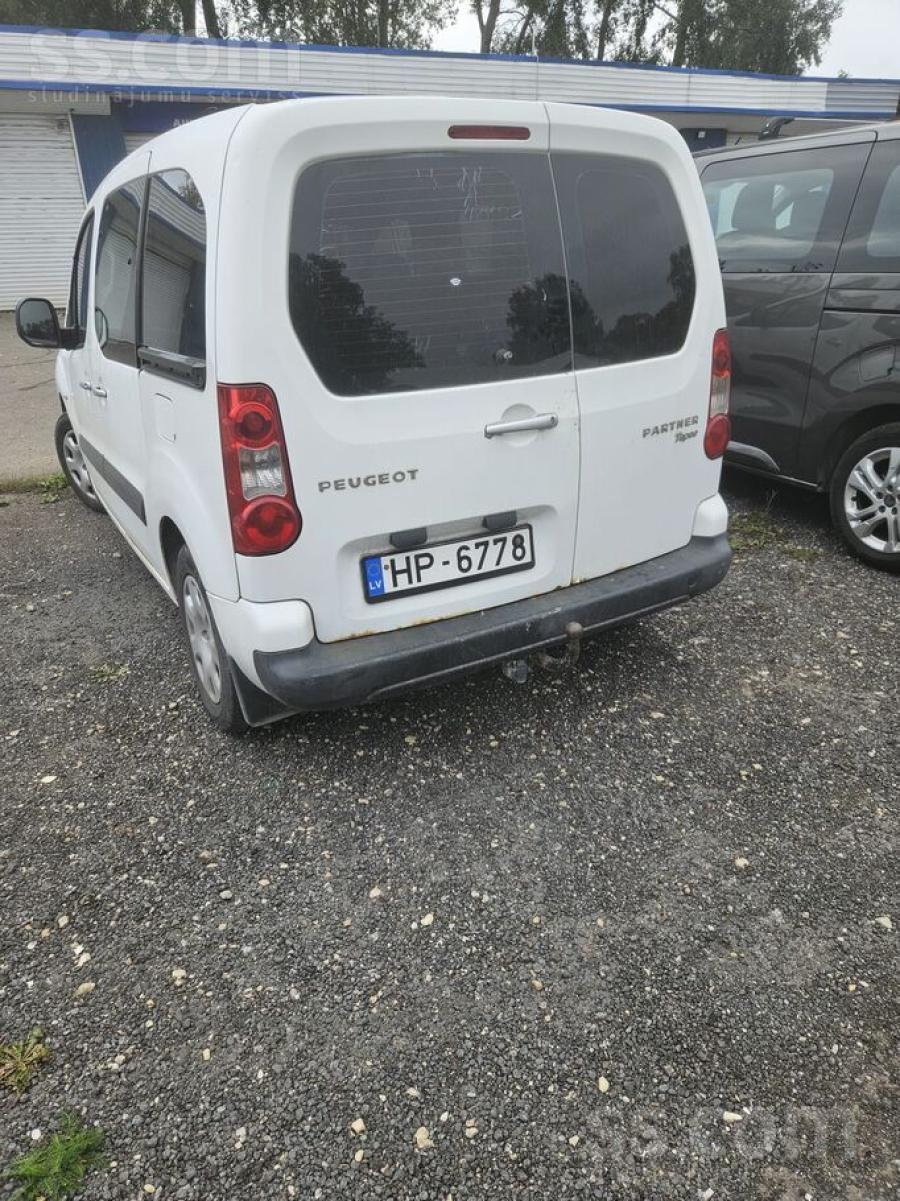 Balts Peugeot Partner 2011 Rīga, ar dzinēja tilpumu 1.60 L un nobraukumu 264 tūkst. km par 2300 €, foto 5 vietnē AUTOMOTO.COM.LV