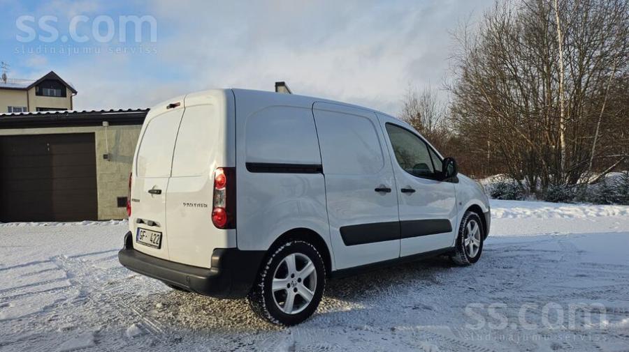 White Peugeot Partner 2012 in Riga, with an engine capacity of 1.60 L and mileage of 187 thousand km for 3600 €, photo 4 on AUTOMOTO.COM.LV