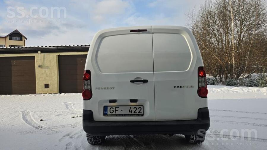 White Peugeot Partner 2012 in Riga, with an engine capacity of 1.60 L and mileage of 187 thousand km for 3600 €, photo 5 on AUTOMOTO.COM.LV