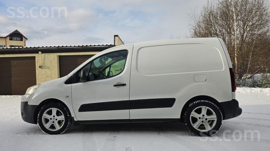 White Peugeot Partner 2012 in Riga, with an engine capacity of 1.60 L and mileage of 187 thousand km for 3600 €, photo 9 on AUTOMOTO.COM.LV