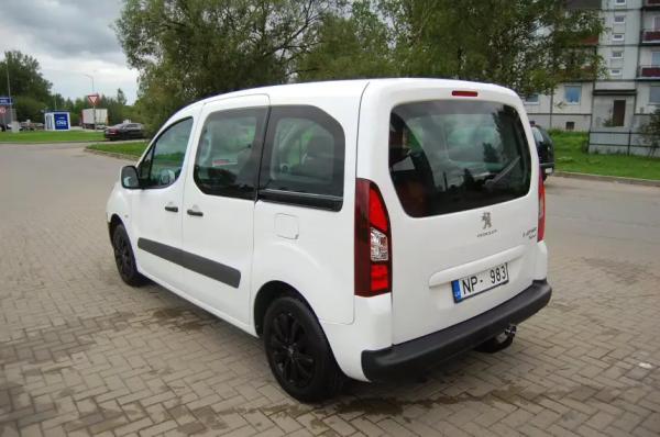 White Peugeot Partner 2012 in Jekabpils, with an engine capacity of 1.60 L and mileage of 284 thousand km for 4600 €, photo 9 on AUTOMOTO.COM.LV