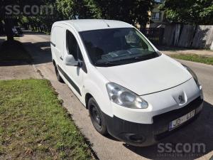 Balts Peugeot Partner 2012 Liepāja, ar dzinēja tilpumu 1.60 L un nobraukumu 406 tūkst. km par 990 €, foto  vietnē AUTOMOTO.COM.LV