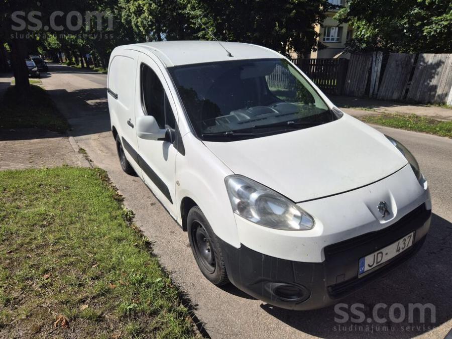 Balts Peugeot Partner 2012 Liepāja, ar dzinēja tilpumu 1.60 L un nobraukumu 406 tūkst. km par 990 €, foto 1 vietnē AUTOMOTO.COM.LV