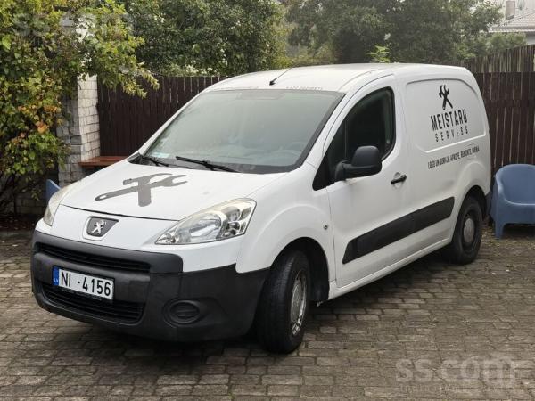 Белый Пежо Partner 2012 в Рига, объемом двигателя 1.60 л и пробегом 135 тыс. км за 1700 €, фото 1 на AUTOMOTO.COM.LV