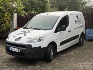 Белый Пежо Partner 2012 в Рига, объемом двигателя 1.60 л и пробегом 135 тыс. км за 1700 €, фото  на AUTOMOTO.COM.LV