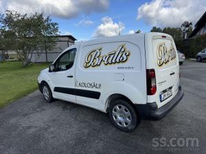Balts Peugeot Partner 2013 Rīga, ar dzinēja tilpumu 1.60 L un nobraukumu 221 tūkst. km par 2500 €, foto 3 vietnē AUTOMOTO.COM.LV