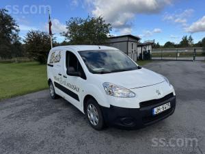 Balts Peugeot Partner 2013 Rīga, ar dzinēja tilpumu 1.60 L un nobraukumu 221 tūkst. km par 2500 €, foto 4 vietnē AUTOMOTO.COM.LV