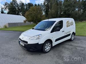 Balts Peugeot Partner 2013 Rīga, ar dzinēja tilpumu 1.60 L un nobraukumu 221 tūkst. km par 2500 €, foto 5 vietnē AUTOMOTO.COM.LV