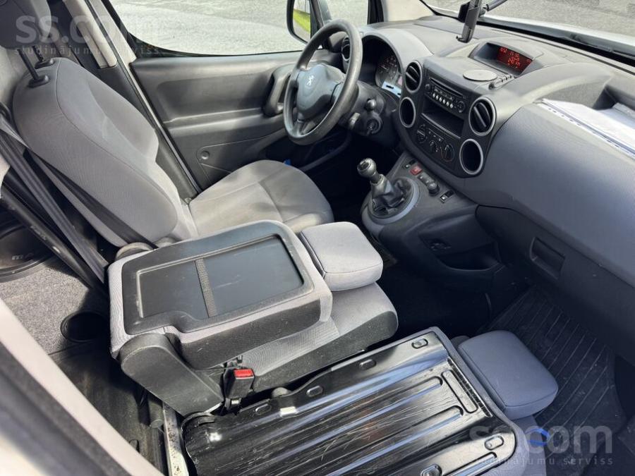 Balts Peugeot Partner 2013 Rīga, ar dzinēja tilpumu 1.60 L un nobraukumu 221 tūkst. km par 2500 €, foto 7 vietnē AUTOMOTO.COM.LV