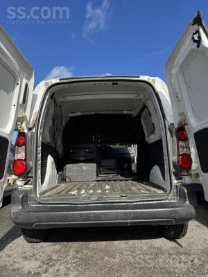 Balts Peugeot Partner 2013 Rīga, ar dzinēja tilpumu 1.60 L un nobraukumu 221 tūkst. km par 2500 €, foto 10 vietnē AUTOMOTO.COM.LV