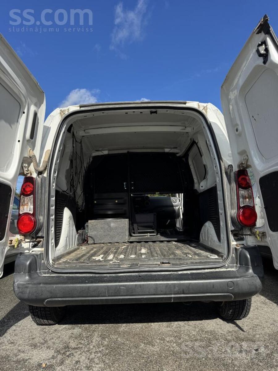 Balts Peugeot Partner 2013 Rīga, ar dzinēja tilpumu 1.60 L un nobraukumu 221 tūkst. km par 2500 €, foto 10 vietnē AUTOMOTO.COM.LV