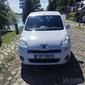 White Peugeot Partner 2014 in Riga, with an engine capacity of 1.50 L and mileage of 245 thousand km for 5500 €, photo  on AUTOMOTO.COM.LV