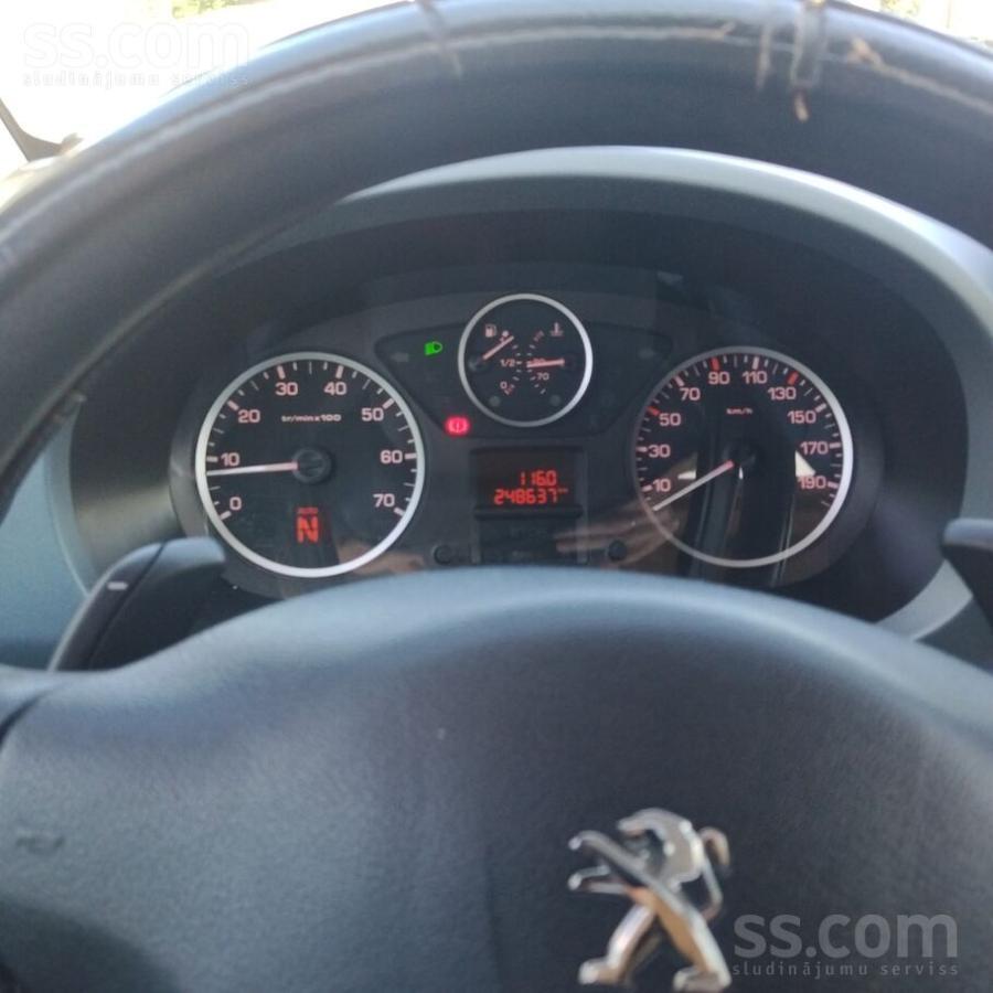 Balts Peugeot Partner 2014 Rīga, ar dzinēja tilpumu 1.50 L un nobraukumu 245 tūkst. km par 5500 €, foto 3 vietnē AUTOMOTO.COM.LV