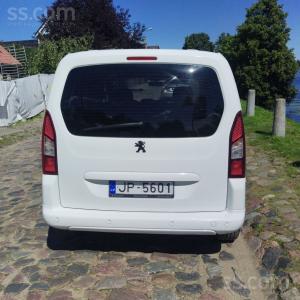 Balts Peugeot Partner 2014 Rīga, ar dzinēja tilpumu 1.50 L un nobraukumu 245 tūkst. km par 5500 €, foto 4 vietnē AUTOMOTO.COM.LV
