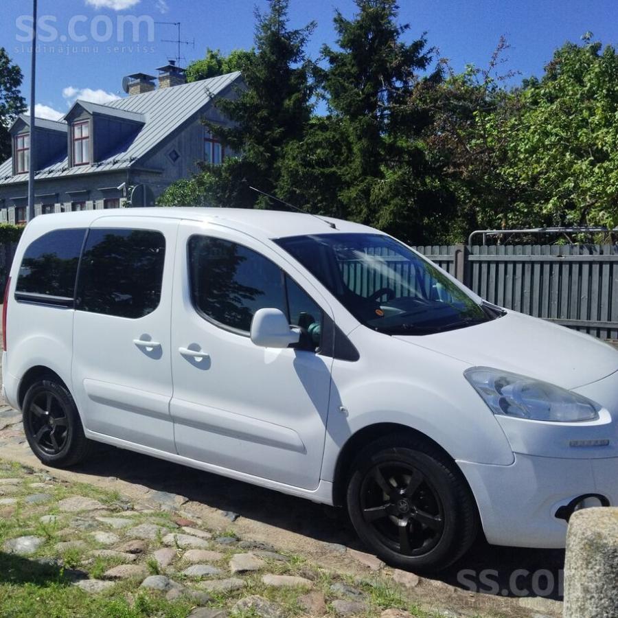 Balts Peugeot Partner 2014 Rīga, ar dzinēja tilpumu 1.50 L un nobraukumu 245 tūkst. km par 5500 €, foto 5 vietnē AUTOMOTO.COM.LV