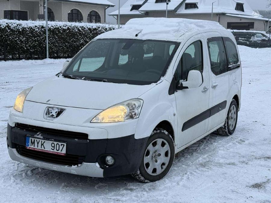 White Peugeot Partner 2015 in Kaunas, with an engine capacity of 1.56 L and mileage of 250 thousand km for 3300 €, photo 2 on AUTOMOTO.COM.LV