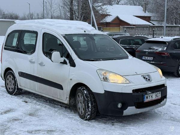 Balts Peugeot Partner 2015 Kauņa, ar dzinēja tilpumu 1.56 L un nobraukumu 250 tūkst. km par 3300 €, foto 3 vietnē AUTOMOTO.COM.LV