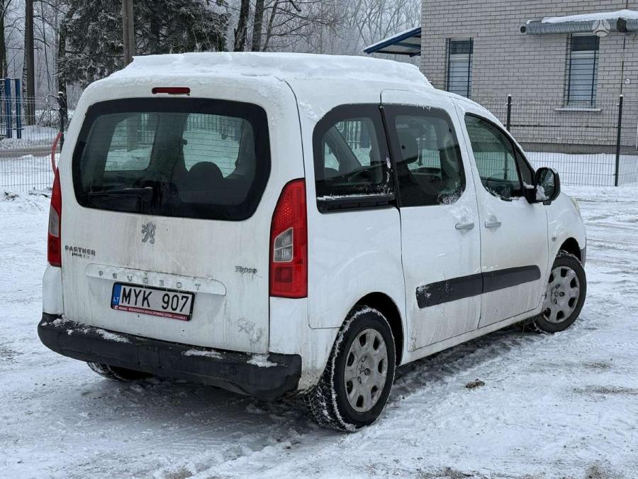 White Peugeot Partner 2015 in Kaunas, with an engine capacity of 1.56 L and mileage of 250 thousand km for 3300 €, photo 4 on AUTOMOTO.COM.LV
