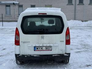 White Peugeot Partner 2015 in Kaunas, with an engine capacity of 1.56 L and mileage of 250 thousand km for 3300 €, photo 5 on AUTOMOTO.COM.LV