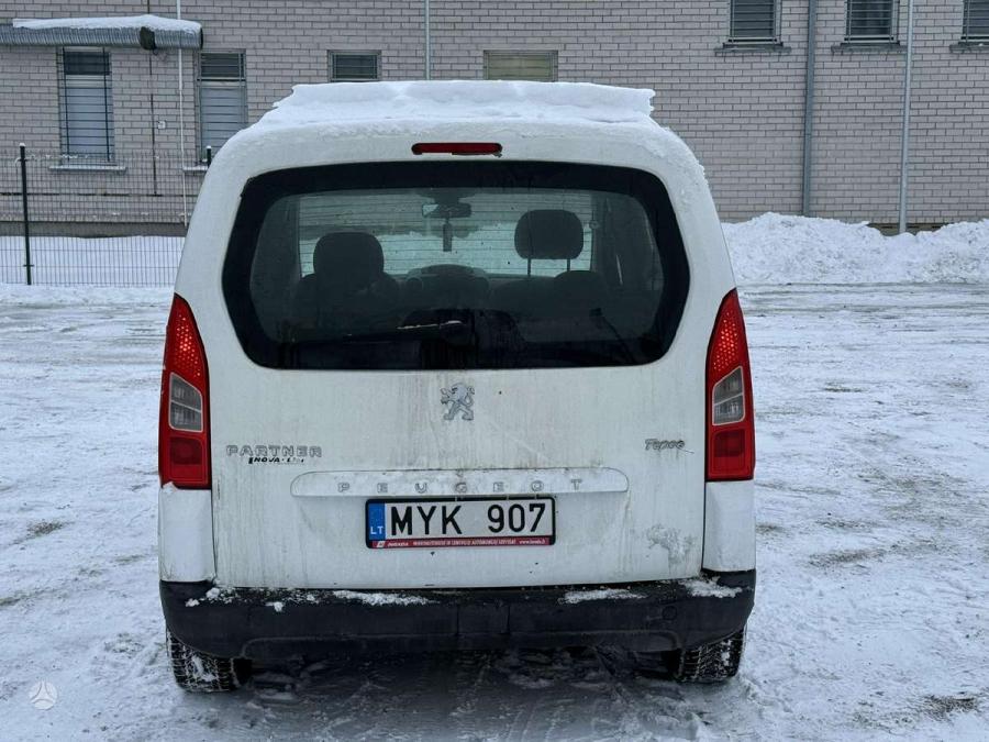 White Peugeot Partner 2015 in Kaunas, with an engine capacity of 1.56 L and mileage of 250 thousand km for 3300 €, photo 5 on AUTOMOTO.COM.LV