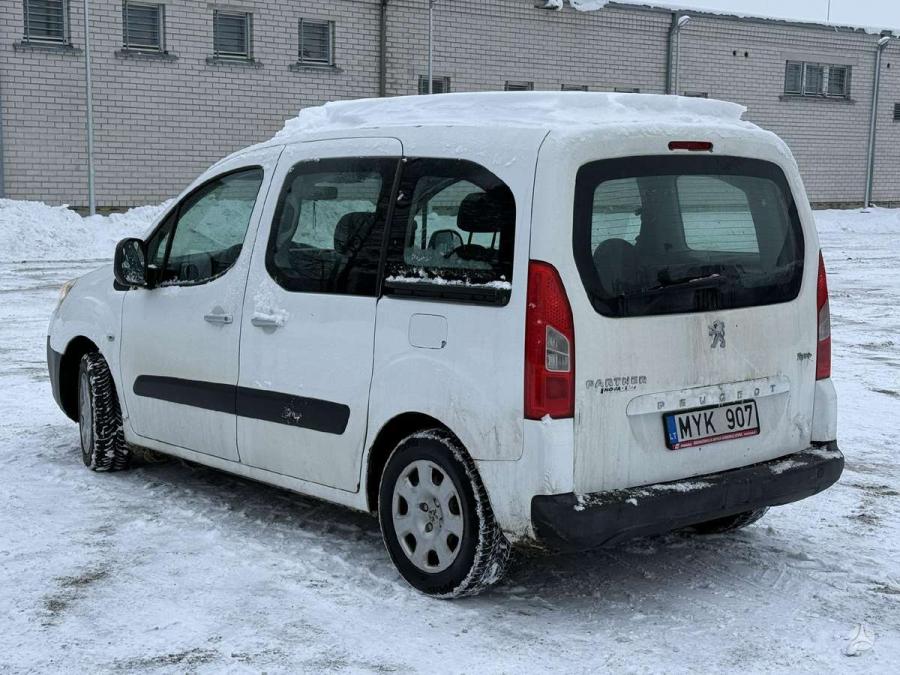 White Peugeot Partner 2015 in Kaunas, with an engine capacity of 1.56 L and mileage of 250 thousand km for 3300 €, photo 6 on AUTOMOTO.COM.LV