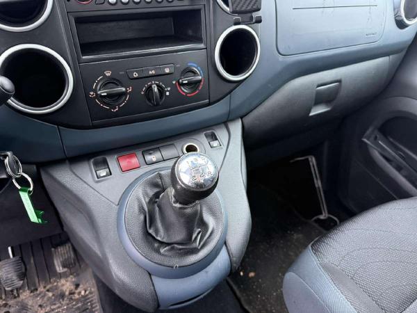 Balts Peugeot Partner 2015 Kauņa, ar dzinēja tilpumu 1.56 L un nobraukumu 250 tūkst. km par 3300 €, foto 11 vietnē AUTOMOTO.COM.LV