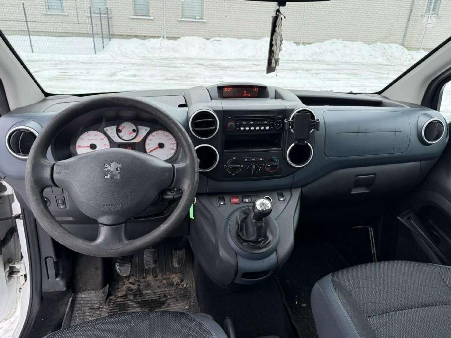 White Peugeot Partner 2015 in Kaunas, with an engine capacity of 1.56 L and mileage of 250 thousand km for 3300 €, photo 12 on AUTOMOTO.COM.LV