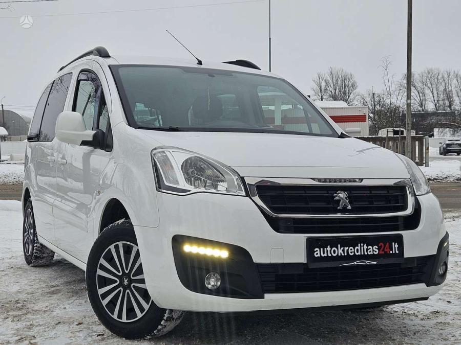 White Peugeot Partner 2016 in Siauliai, with an engine capacity of 1.60 L and mileage of 206 thousand km for 5950 €, photo 3 on AUTOMOTO.COM.LV