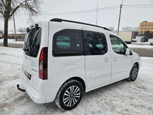 White Peugeot Partner 2016 in Siauliai, with an engine capacity of 1.60 L and mileage of 206 thousand km for 5950 €, photo 8 on AUTOMOTO.COM.LV