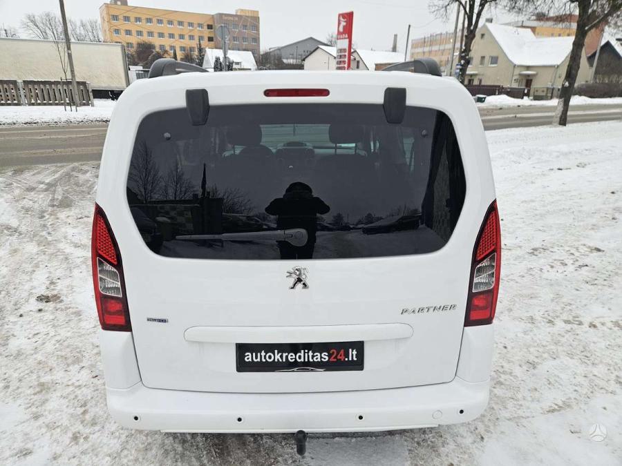 White Peugeot Partner 2016 in Siauliai, with an engine capacity of 1.60 L and mileage of 206 thousand km for 5950 €, photo 10 on AUTOMOTO.COM.LV