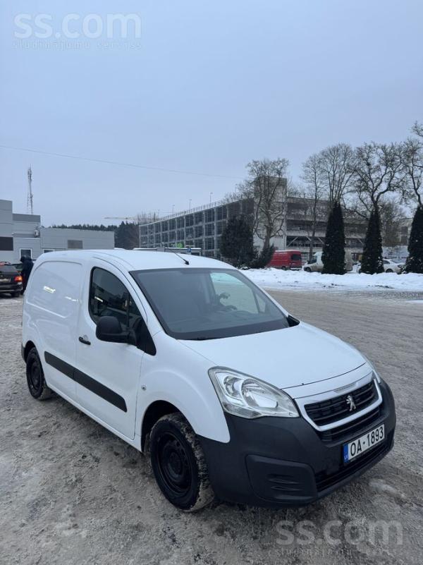 White Peugeot Partner 2016 in Riga, with an engine capacity of 1.60 L and mileage of 170 thousand km for 3500 €, photo 2 on AUTOMOTO.COM.LV