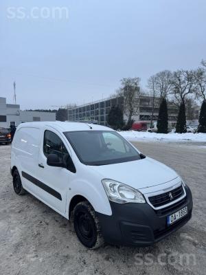 White Peugeot Partner 2016 in Riga, with an engine capacity of 1.60 L and mileage of 170 thousand km for 3500 €, photo 2 on AUTOMOTO.COM.LV