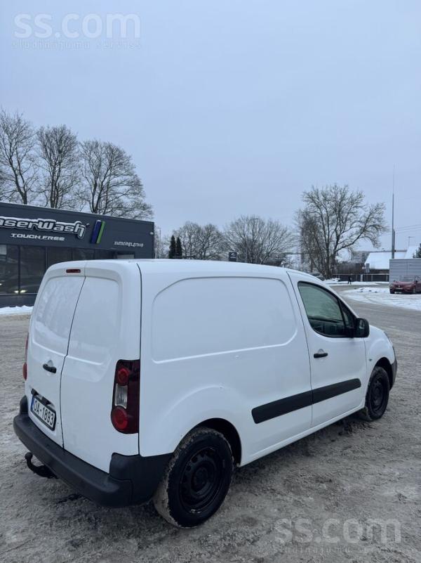 White Peugeot Partner 2016 in Riga, with an engine capacity of 1.60 L and mileage of 170 thousand km for 3500 €, photo 3 on AUTOMOTO.COM.LV